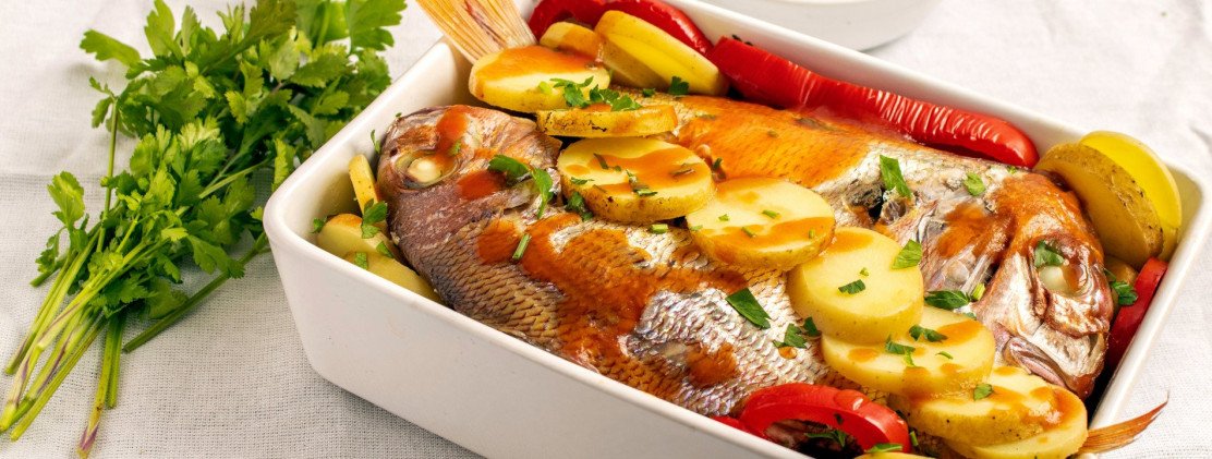 Pargo no Forno com batatas, polpa de tomate, vinho... - Cuizeat